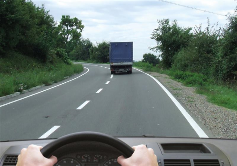 Preticanje i obilaženje vozila | Auto skola Pavlin Novi Beograd, Auto ...